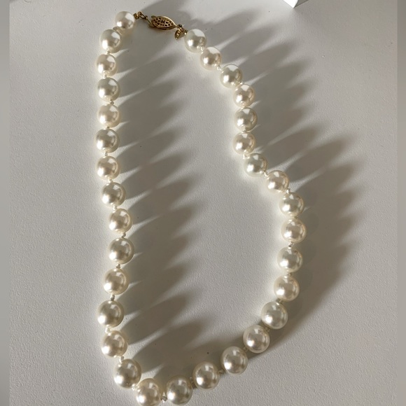 Rmn | Jewelry | Rmn Roman Faux Pearls Necklace With A Gold Toned Clasp ...